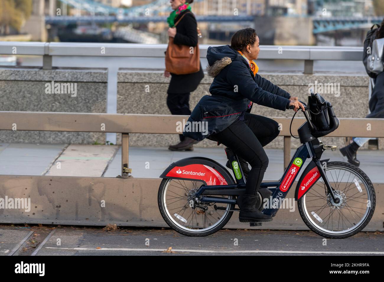 Tfl e bike hire hi-res stock photography and images - Alamy