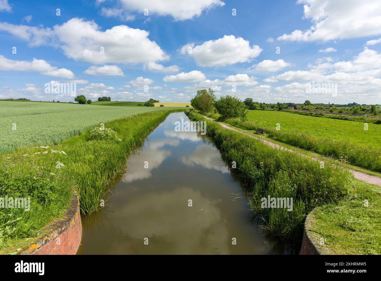 Country and canal hi-res stock photography and images - Alamy
