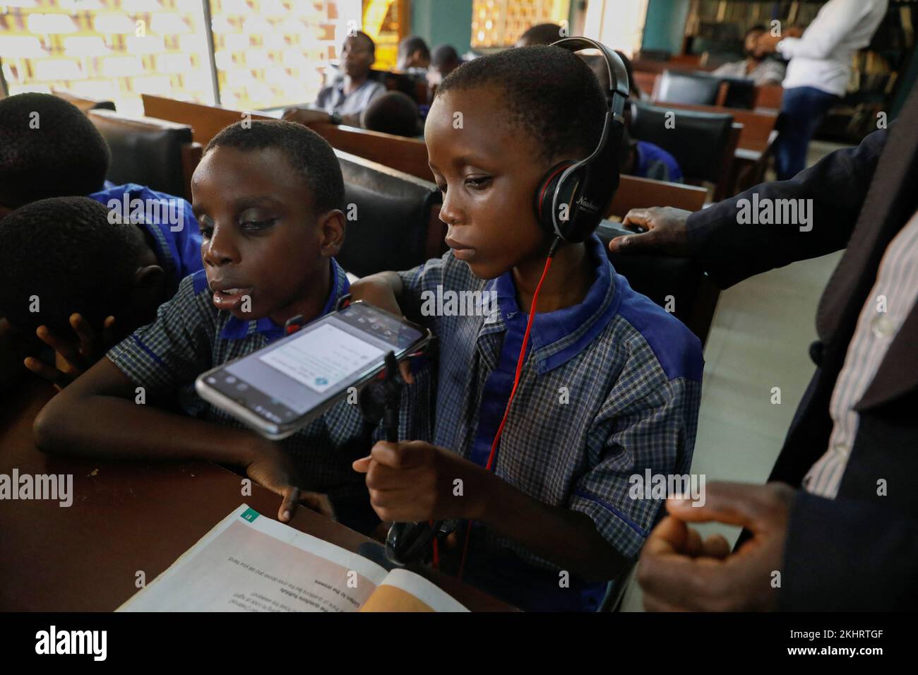 Partially sighted children hi-res stock photography and images - Alamy