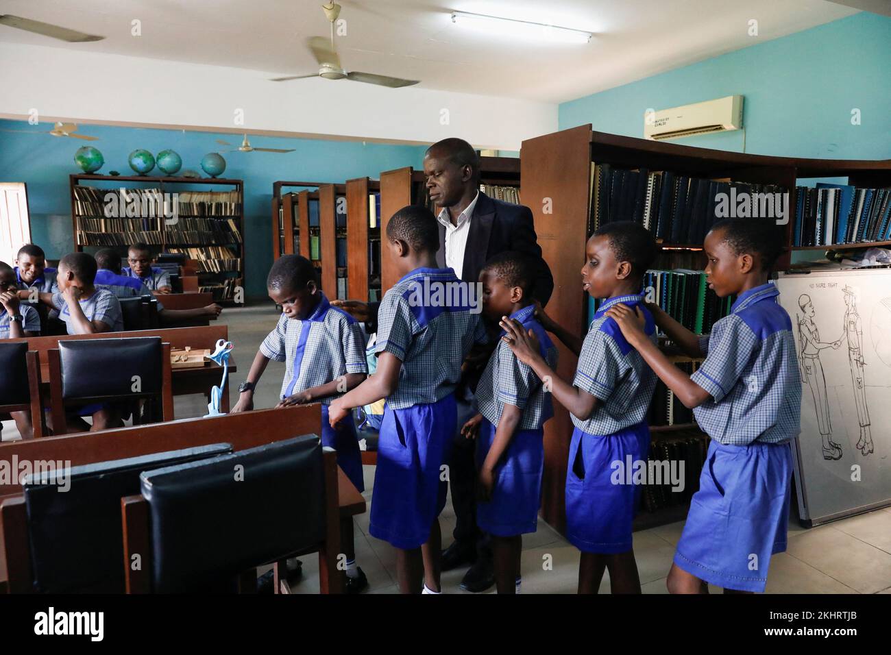 Partially sighted children hi-res stock photography and images - Alamy