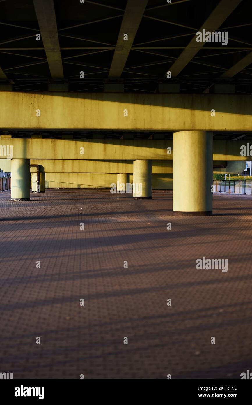 Two vertical columns hi-res stock photography and images - Alamy