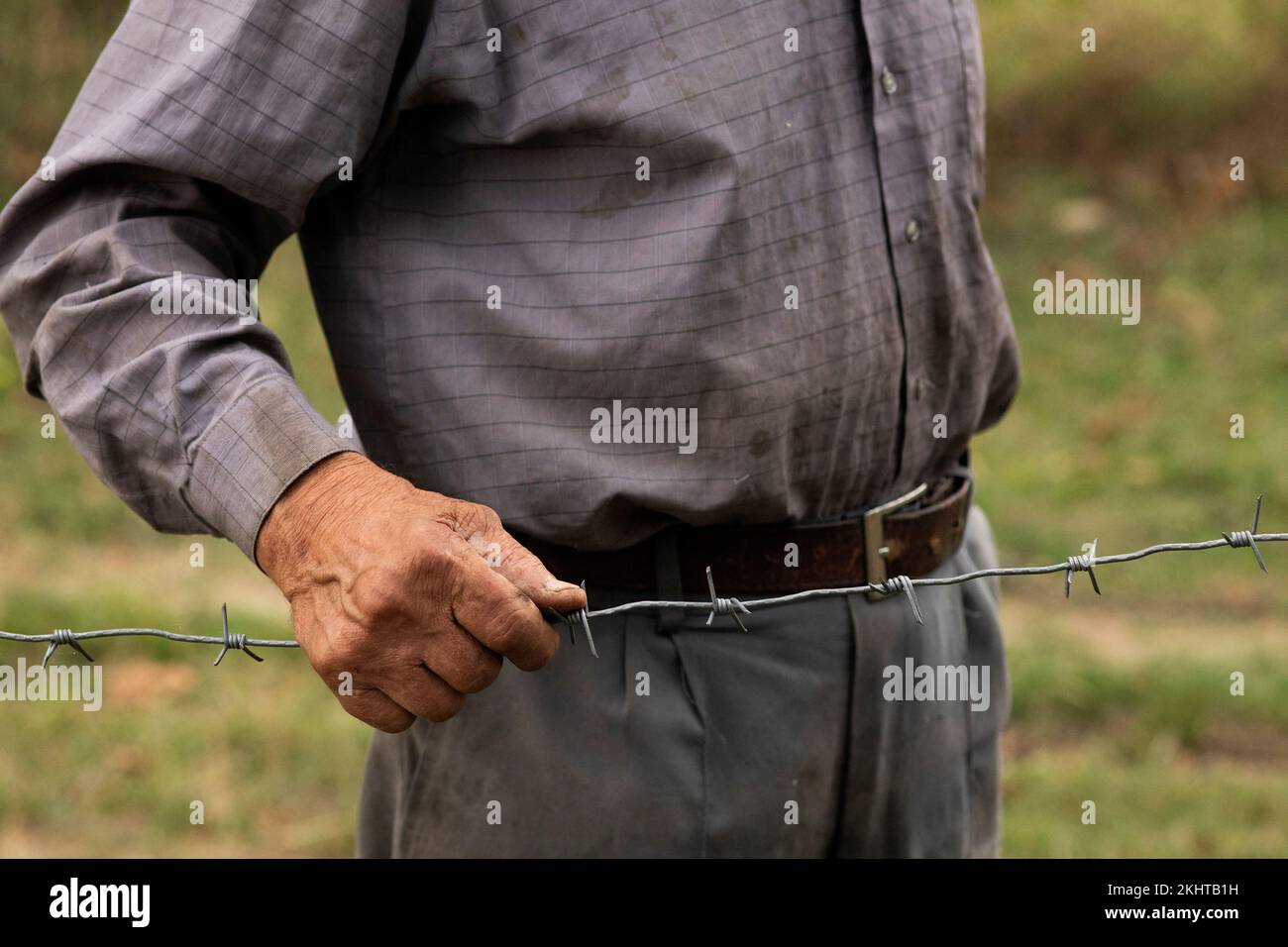 Barbed wire boundary home hi-res stock photography and images - Alamy