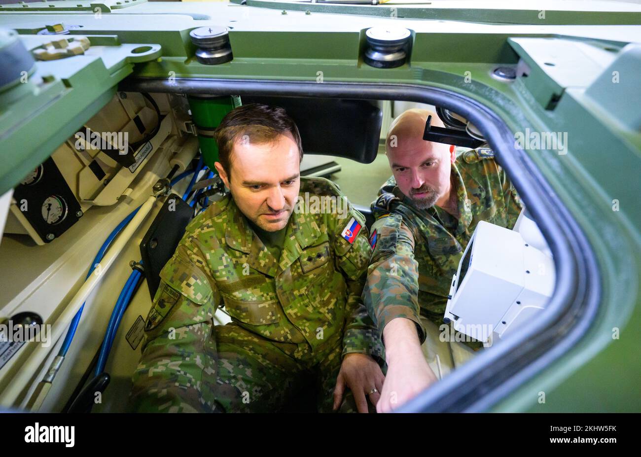 Leopard 2a5 main battle tank hi-res stock photography and images - Alamy