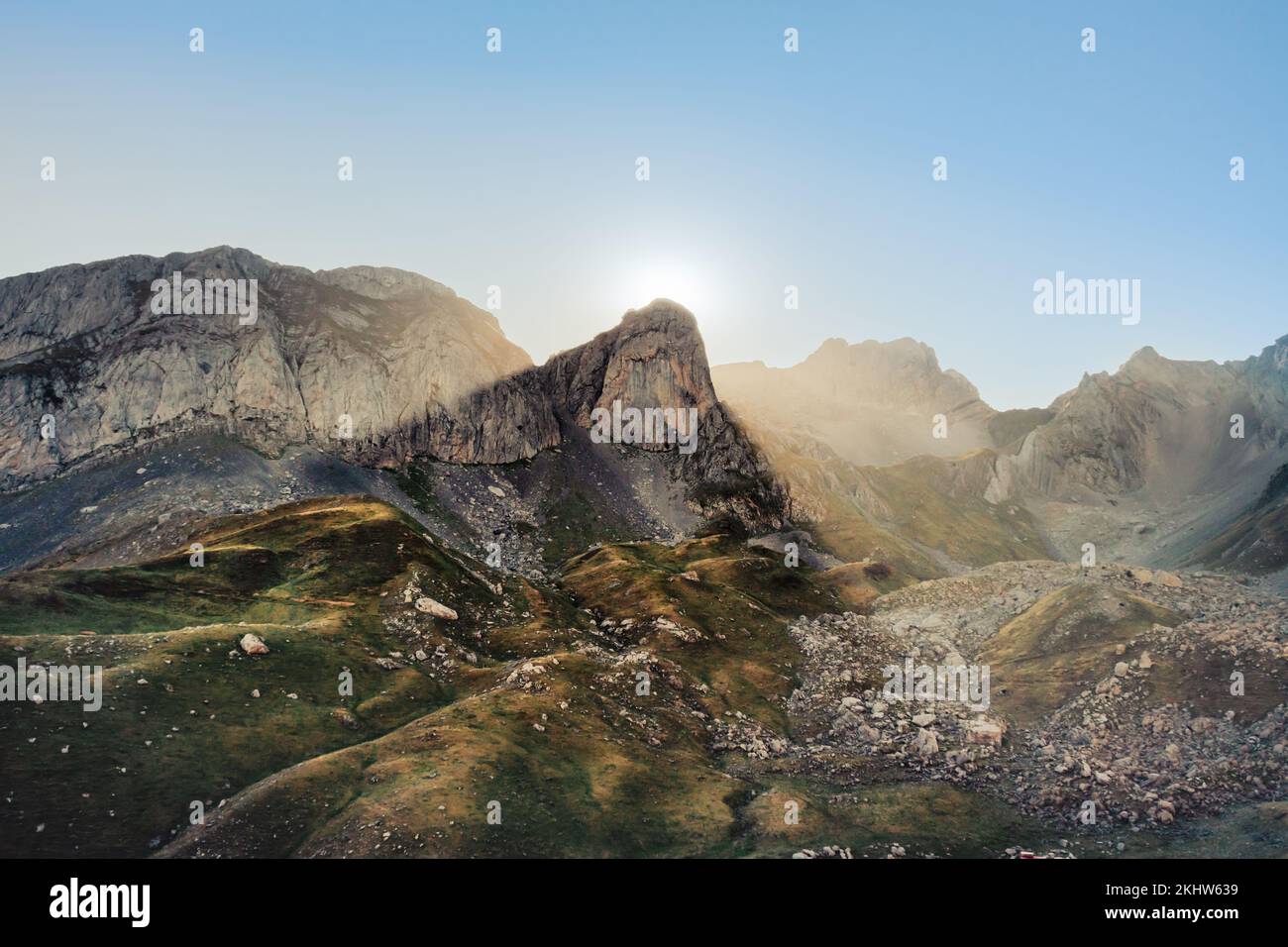 Sunset in the Aragonese Pyrenees, the sun sets behind the mountain ...