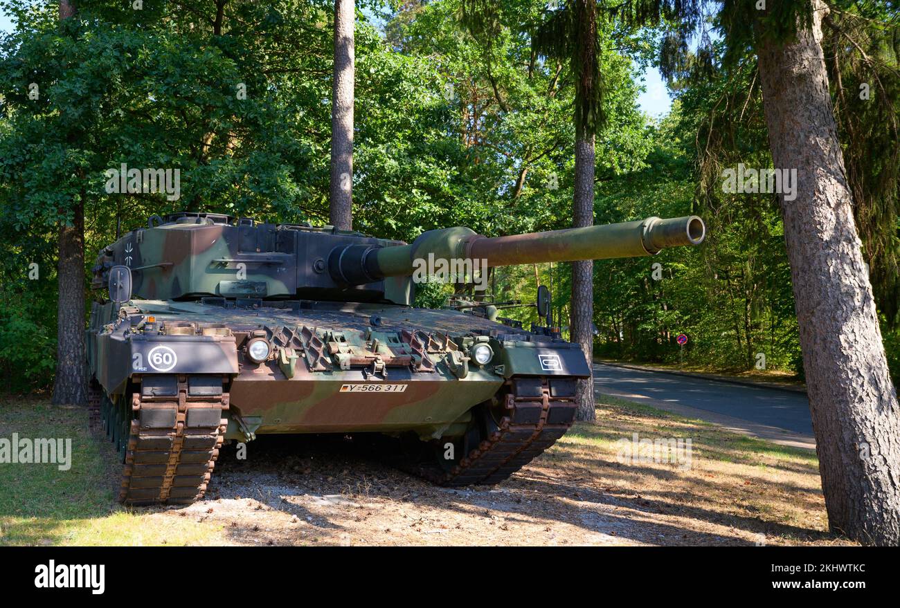 Munster, Germany. 24th Aug, 2022. A Bundeswehr Leopard 2A4 main battle ...