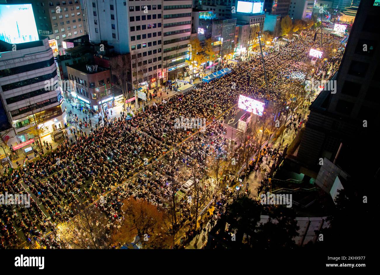People mourn for the victims of the Halloween crowd crush, November 19 ...