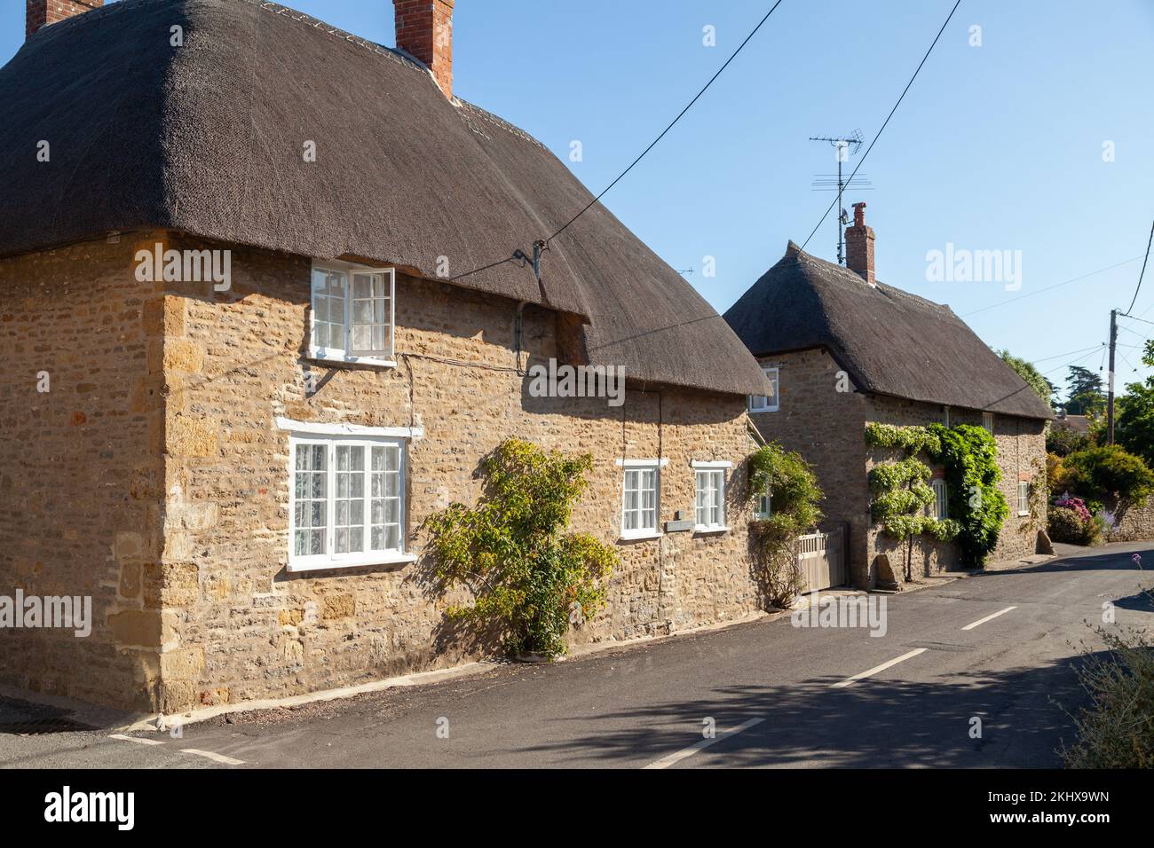 Traditional thatched houses in the beautiful village of Burton ...