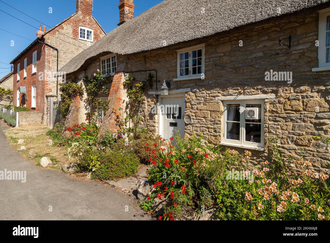 Traditional thatched houses in the beautiful village of Burton ...