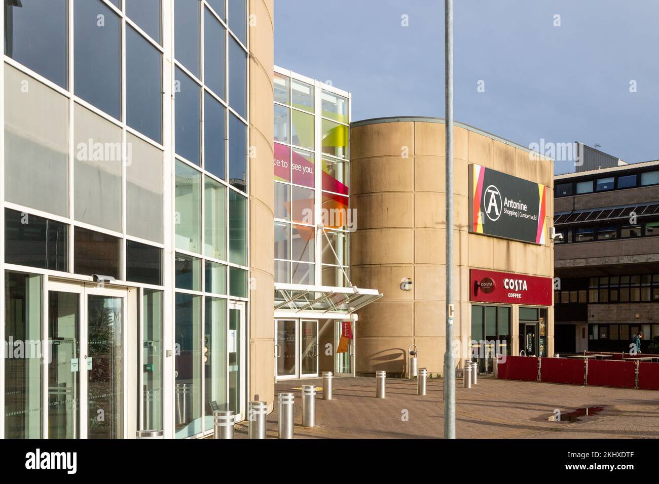 Antonine shopping centre in cumbernauld hi-res stock photography and ...