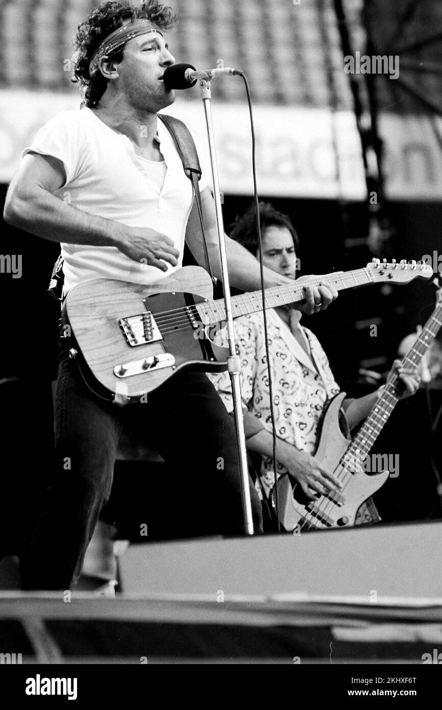 Bruce Springsteen in concert with the E Streetband in stadium Feyenoord ...