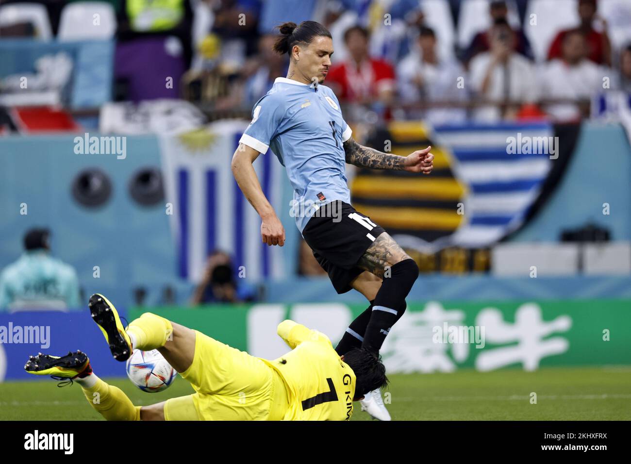 Doha, Qatar. 24th Nov, 2022. DOHA - (lr) Korea Republic goalkeeper ...