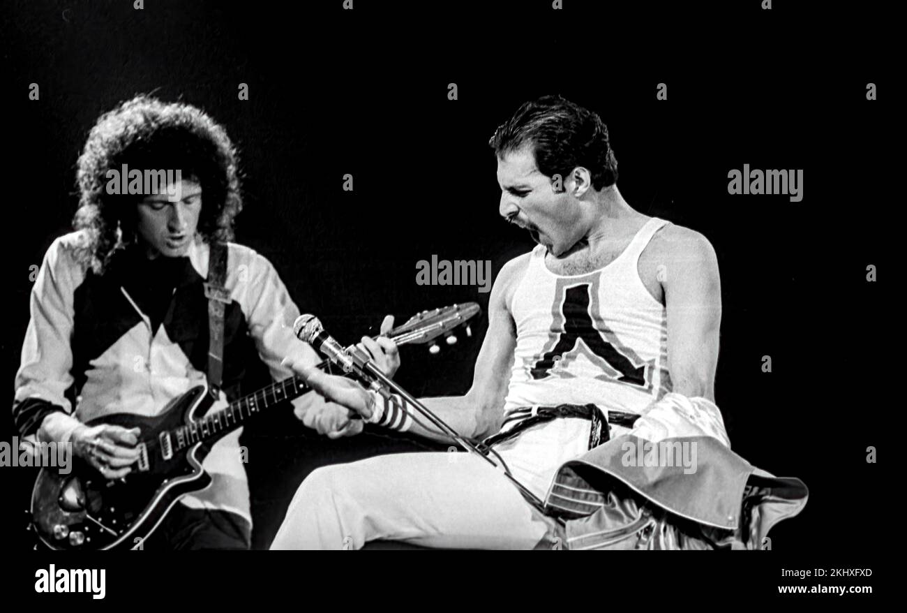 Queen may mercury performing hi-res stock photography and images - Alamy