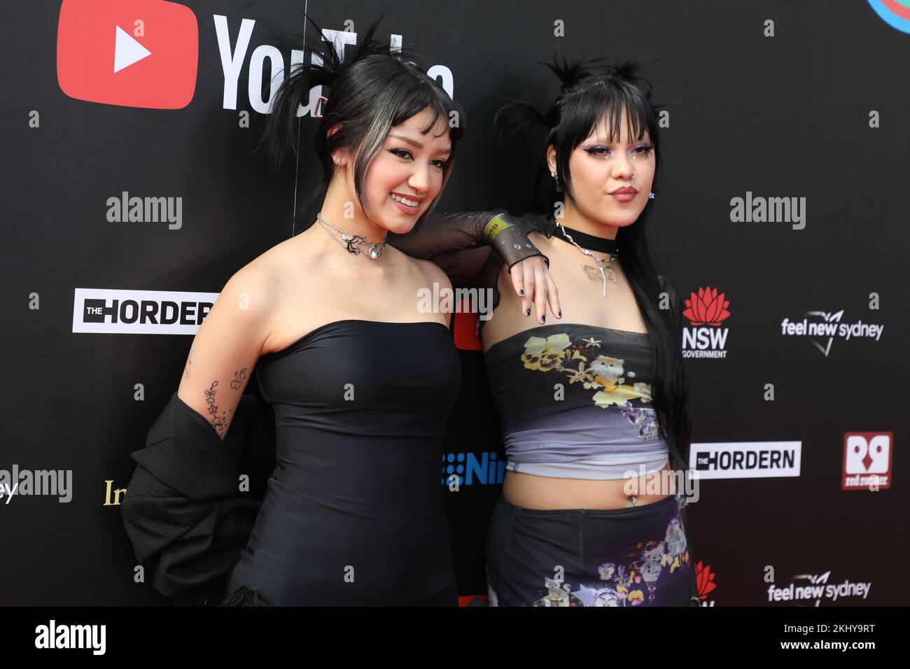 Sydney, Australia. 24th November 2022. Cat & Calmell arrives on the red ...