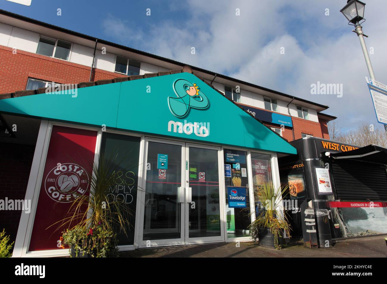 M5 motorway sign hi-res stock photography and images - Alamy