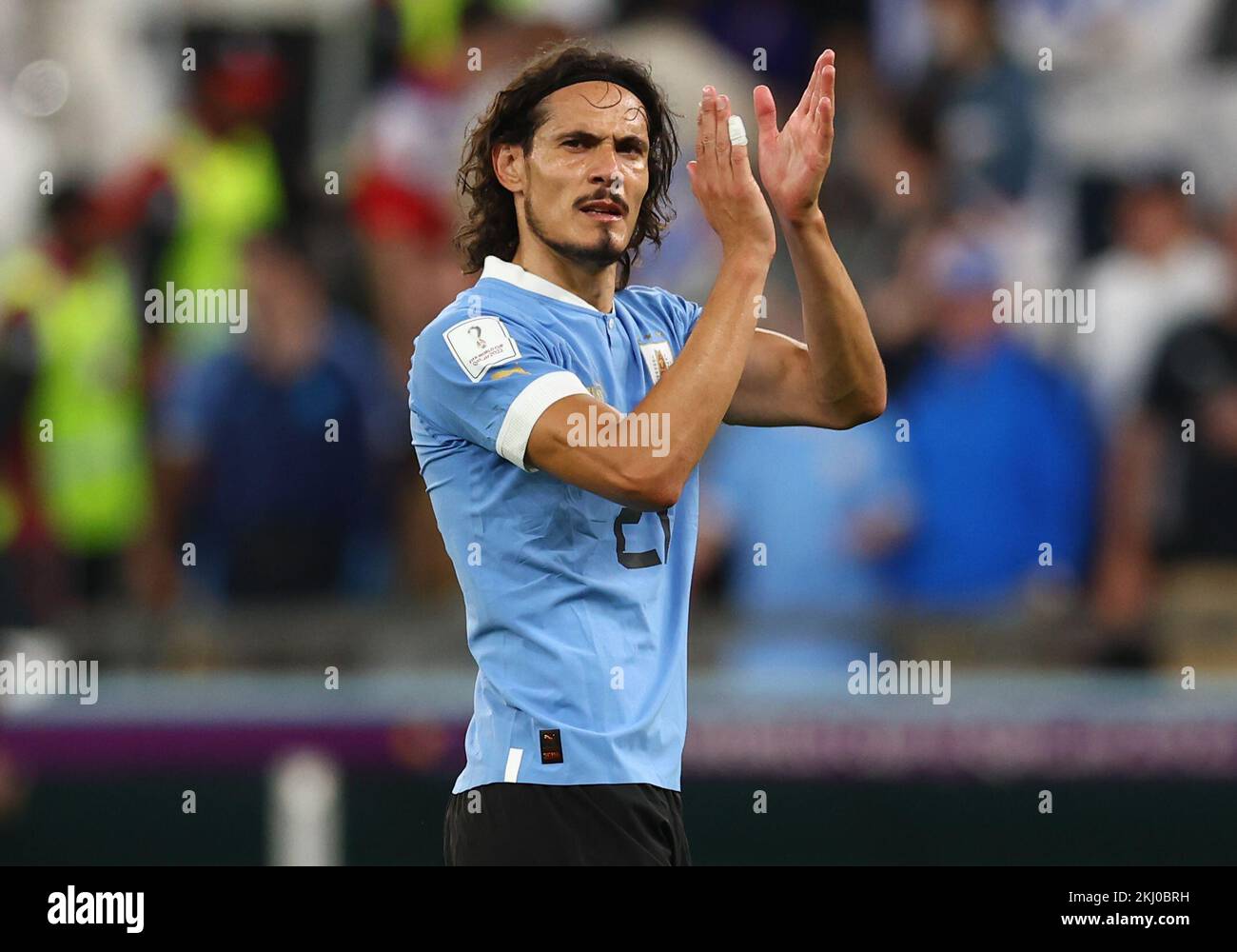 Ar Rayyan, Qatar. 24th Nov, 2022. Edison Cavani of Uruguay applauds the ...