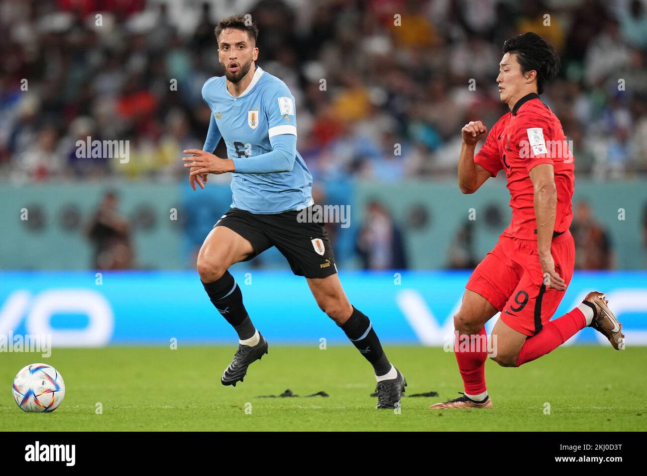 Rayan, Qatar. 23rd Nov, 2022. Rodrigo Betancur of Uruguay and Cho ...