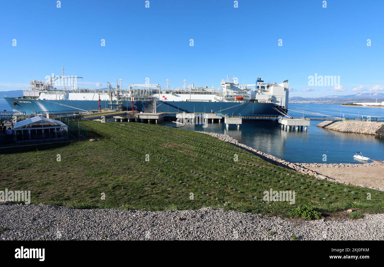 Lng regasification terminal hi-res stock photography and images - Alamy