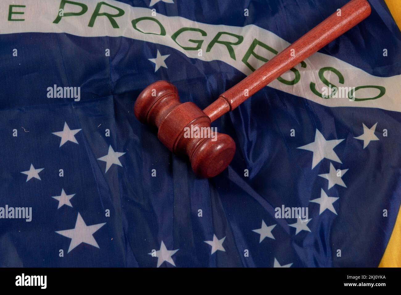 hammer symbol of justice on the Brazilian flag featuring the courts of ...