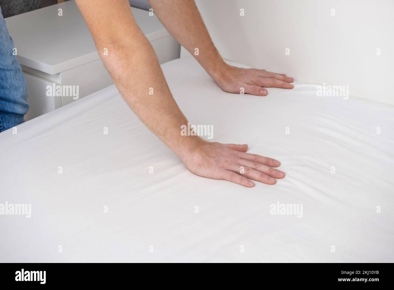 Change bed linen hi-res stock photography and images - Alamy