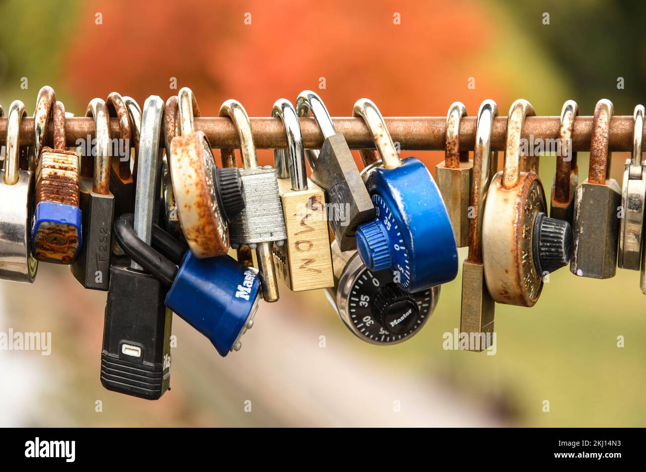 Bridge love locks hi-res stock photography and images - Alamy