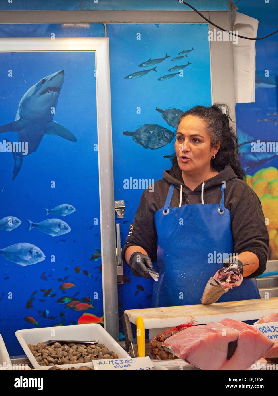 Spain fish market women hi-res stock photography and images - Alamy