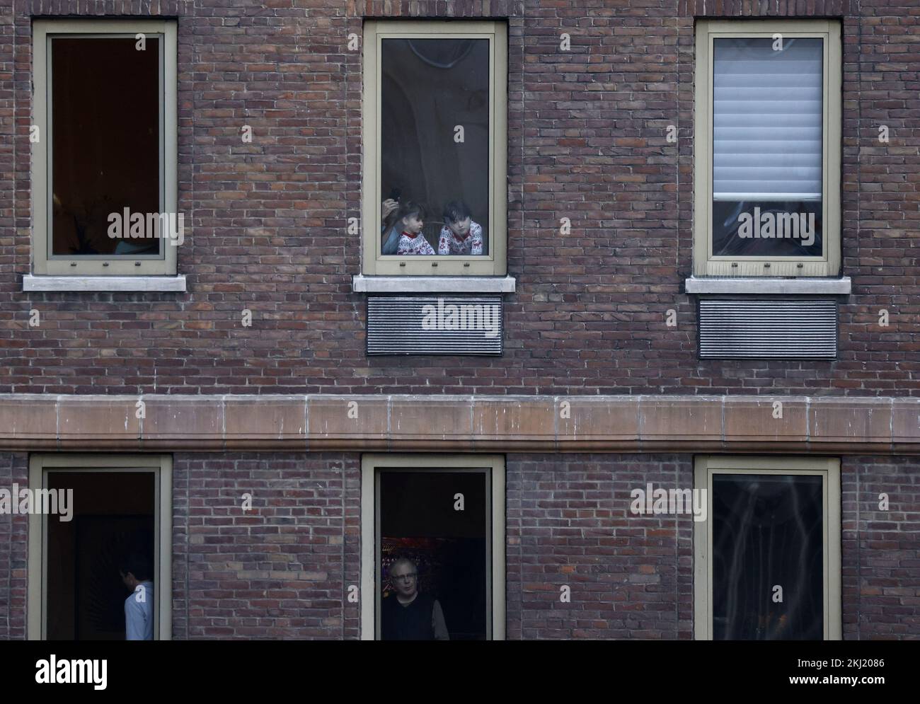New York, United States. 24th Nov, 2022. Children watch from windows as ...