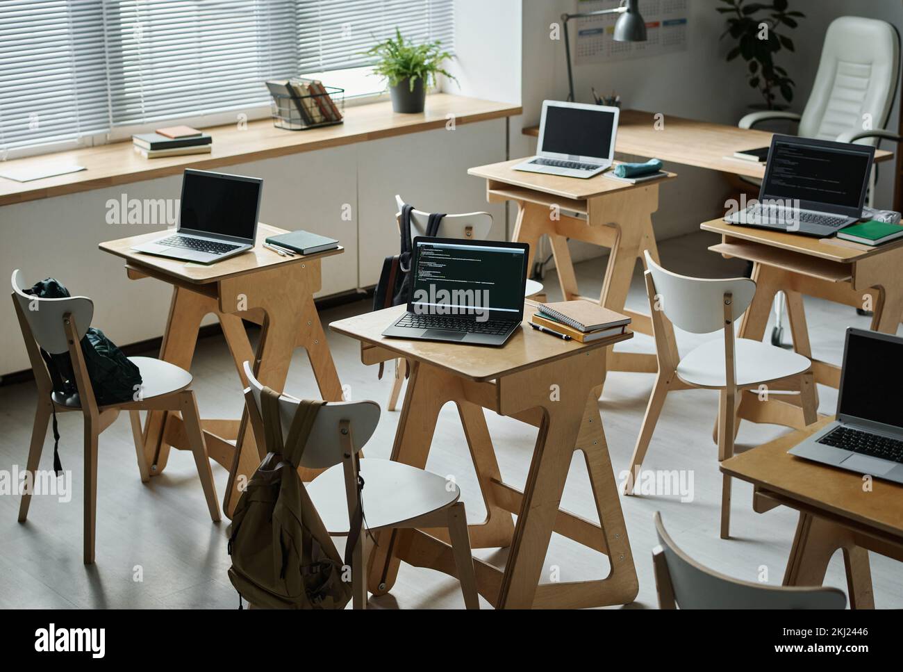 Modern classroom for IT lesson with wooden desks with computers Stock ...