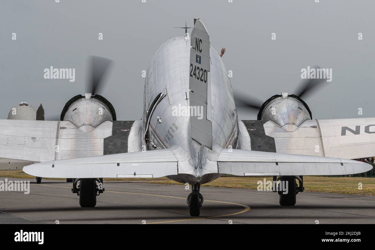 Douglas DC-3 Dakota/Douglas C-47 Skytrain Imperial War Museum Duxford ...