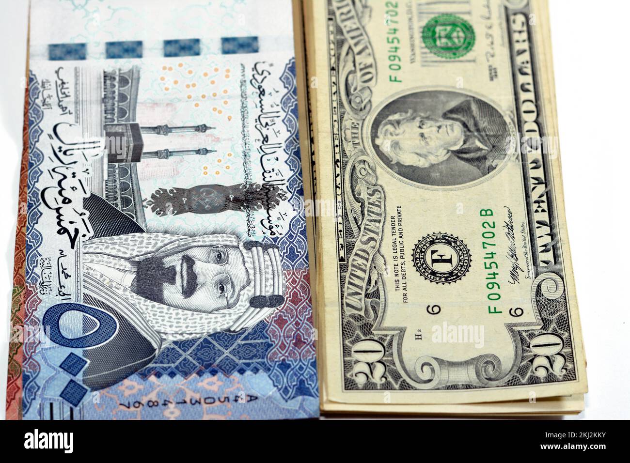 Five hundred Saudi Arabia riyals cash money banknote 500 SAR features ...