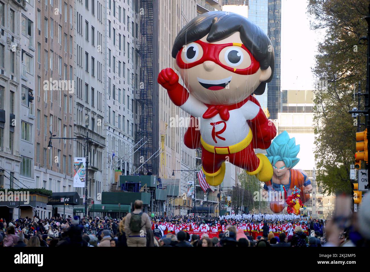 Giant balloons walking on Central Park South during The Thanksgiving ...