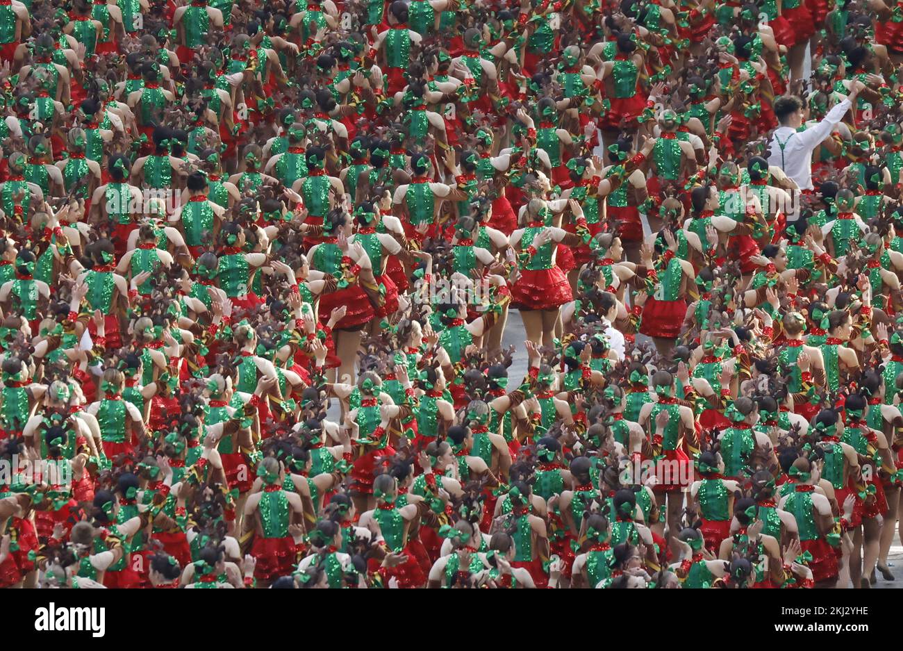 New York, United States. 24th Nov, 2022. Santa's helpers wave to the ...