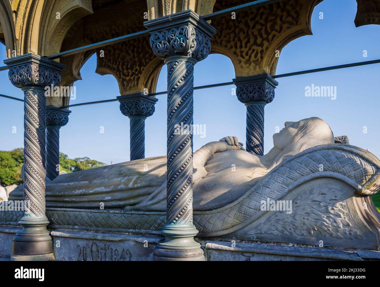 The Monument to Grace Darling in the churchyard of St Aidan's Church in ...