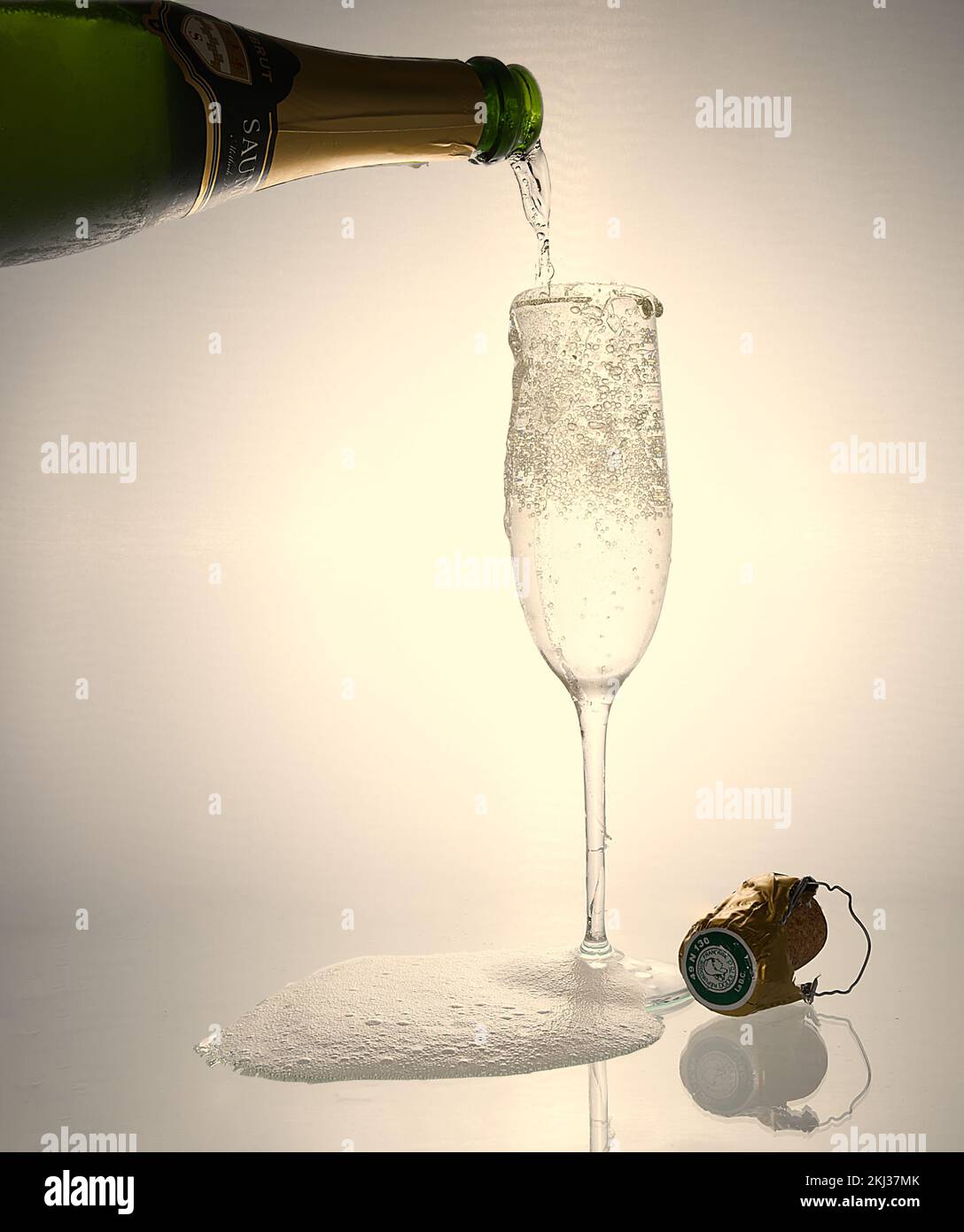 Overflowing glass hi-res stock photography and images - Alamy