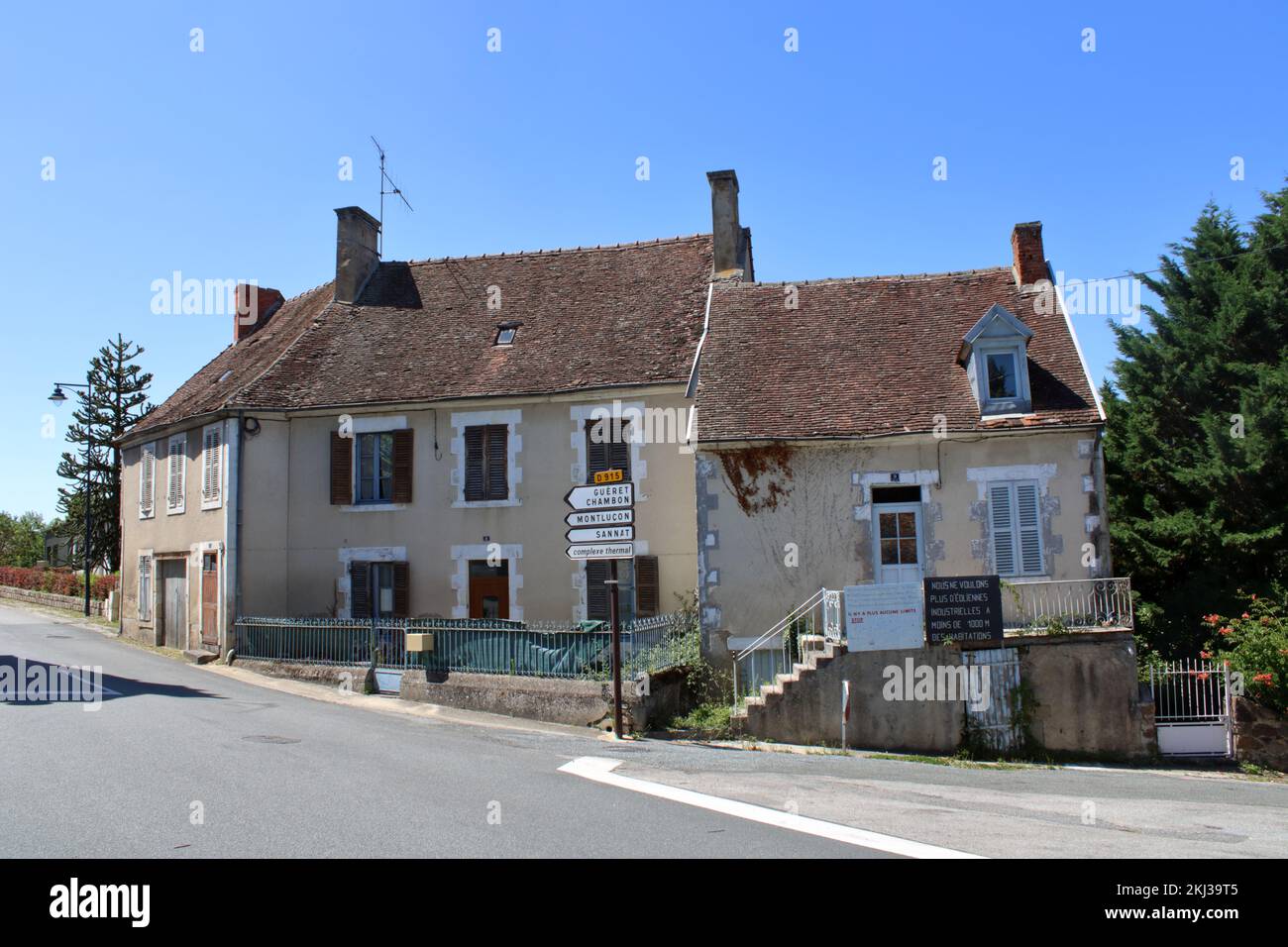 French rural architecture hi-res stock photography and images - Alamy