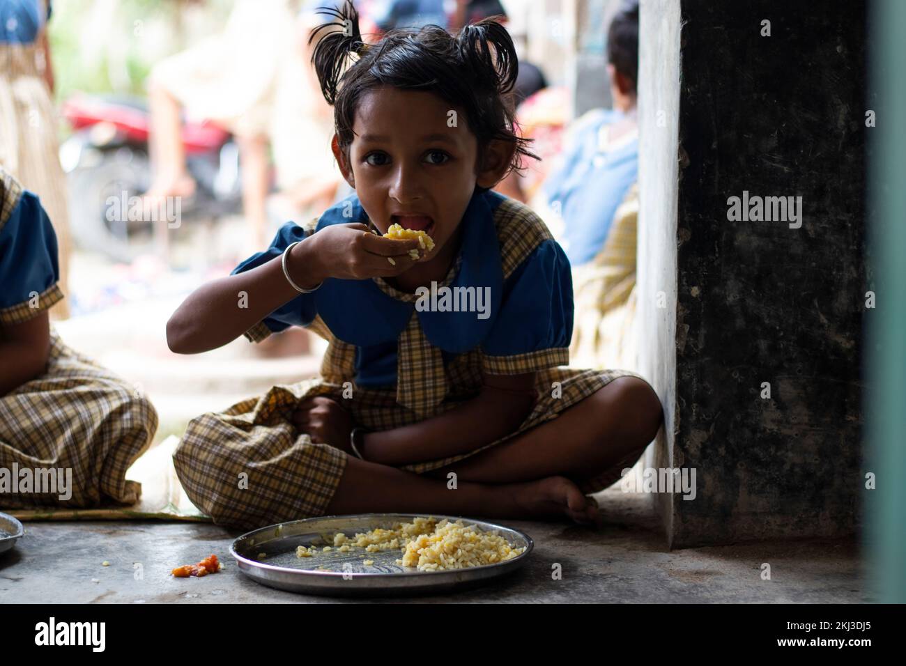 Students having mid day meal at school Stock Photo - Alamy