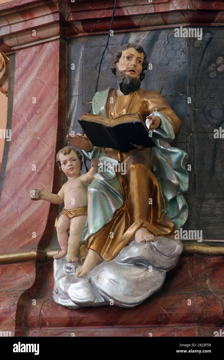 Saint matthew statue hi-res stock photography and images - Alamy