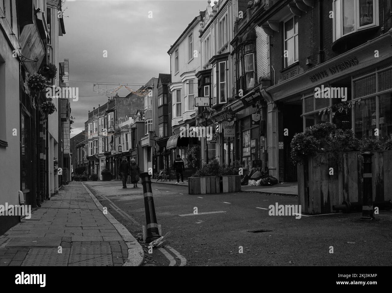 Shopping candid hi-res stock photography and images - Alamy