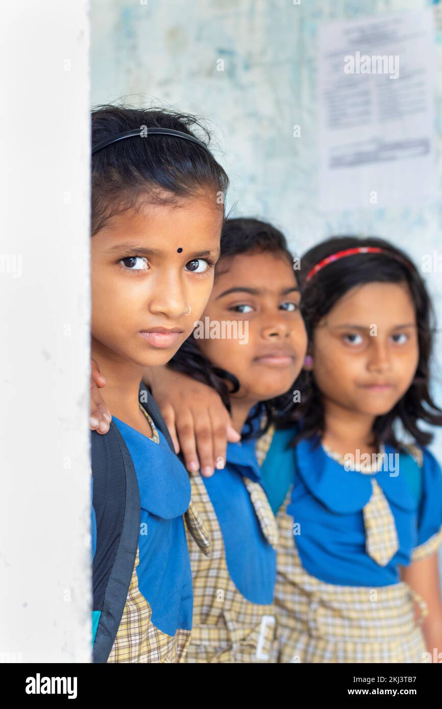 Indian school friends group standing hi-res stock photography and ...
