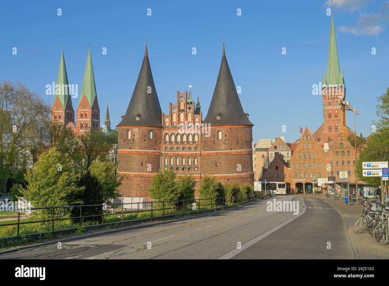 Holstentor, Holstentorplatz, Lübeck, Schleswig-Holstein, Deutschland ...