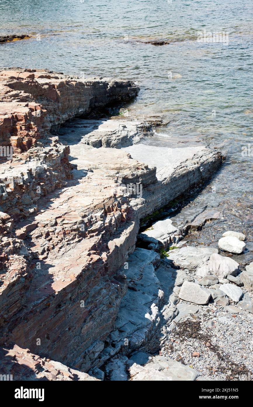 Rocks on a maine beach hi-res stock photography and images - Alamy