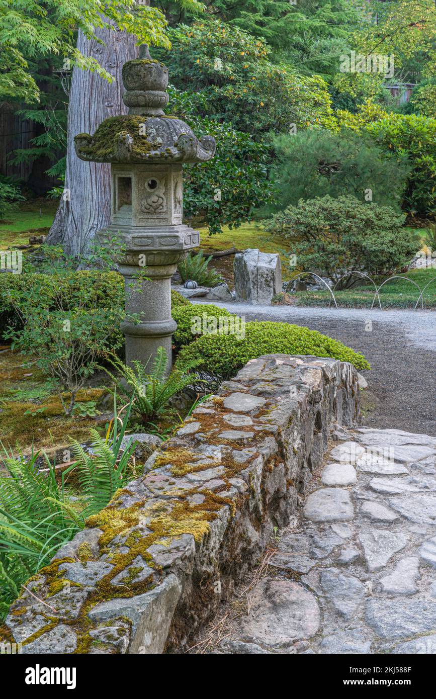 Japanese stone bridge hi-res stock photography and images - Alamy