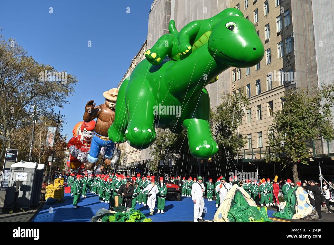 Sinclair's Dino balloon at the 96th Annual Macy's Thanksgiving Day ...