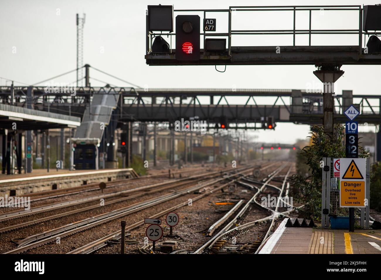 Ashford Internationall Station,Kent UK. 24th Nov, 2022. Passengers and ...