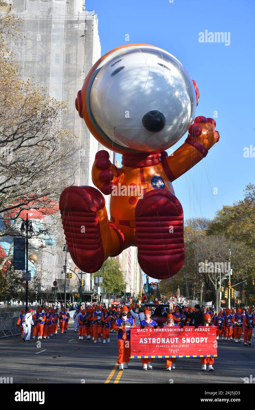 Astronaut Snoopy balloon at the 96th Annual Macy's Thanksgiving Day ...