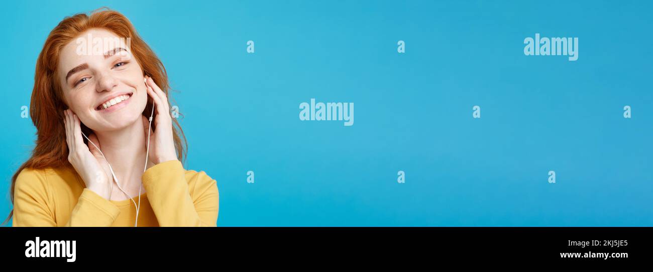 Lifestyle concept - Portrait of cheerful happy ginger red hair girl ...