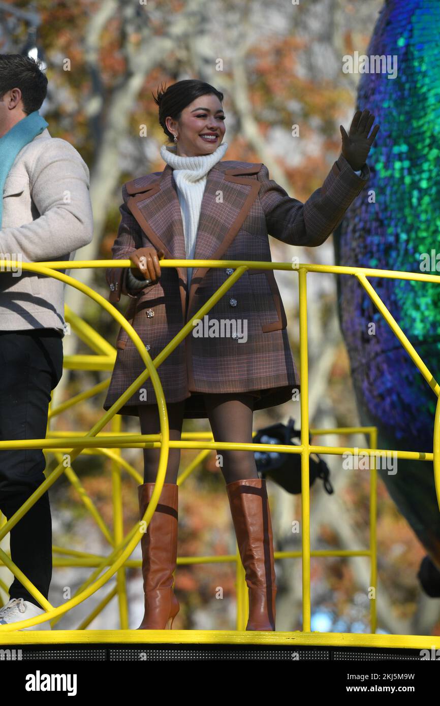 Sarah Hyland attends the 96th Annual Macy's Thanksgiving Day Parade on ...