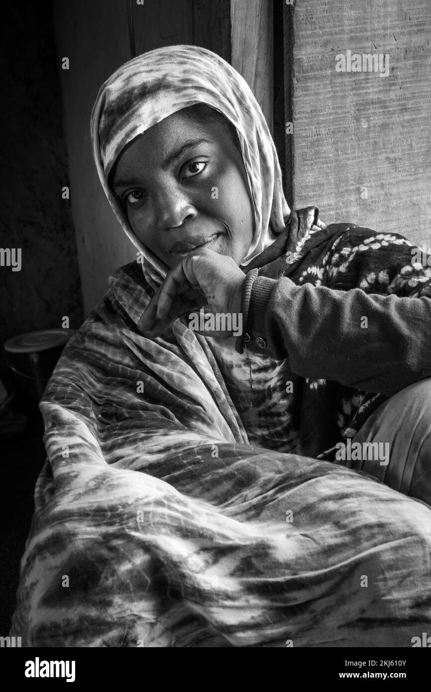 Mauritania, Chinguetti, woman Stock Photo - Alamy