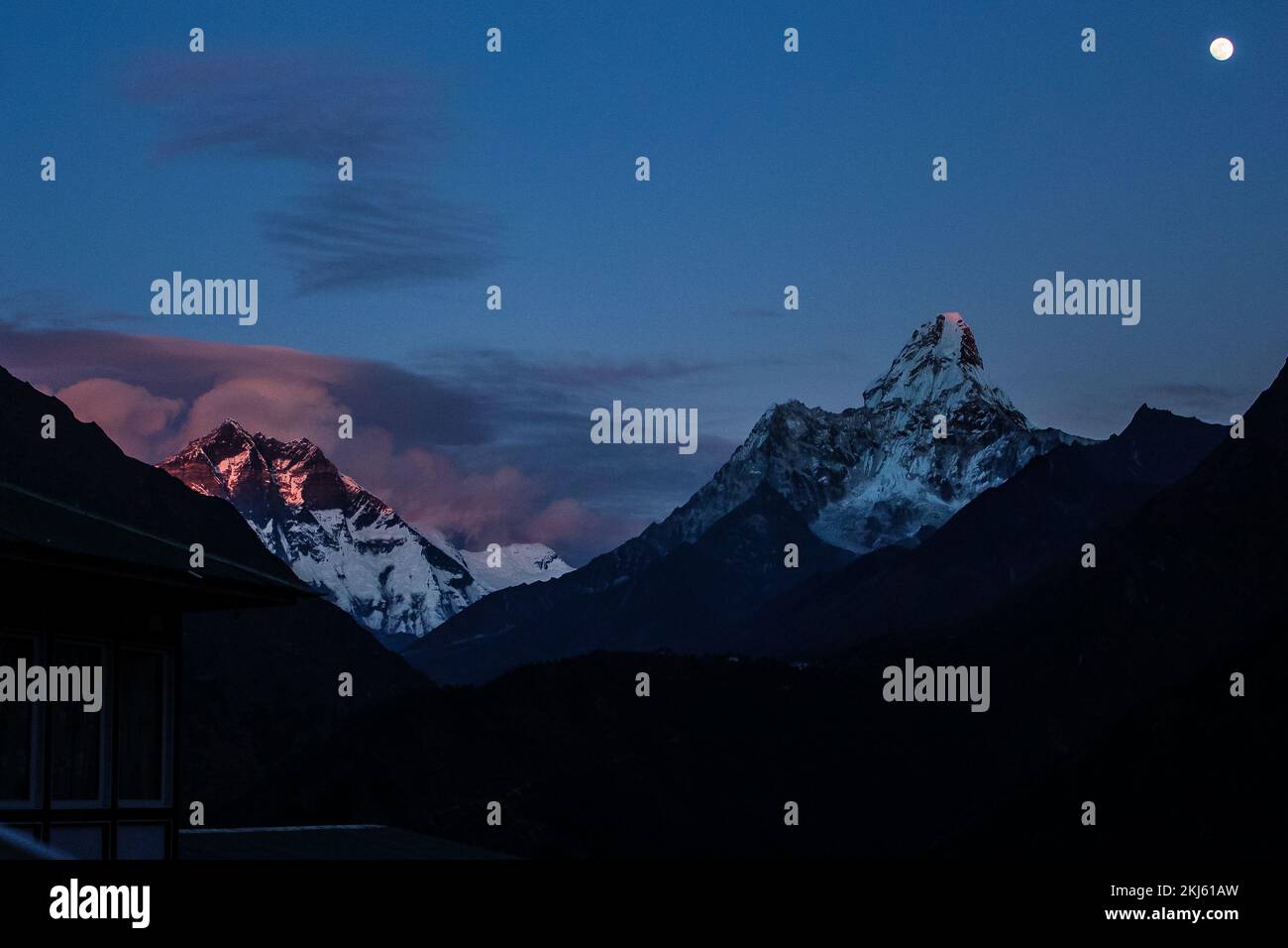 Mount everest sunset hi-res stock photography and images - Alamy