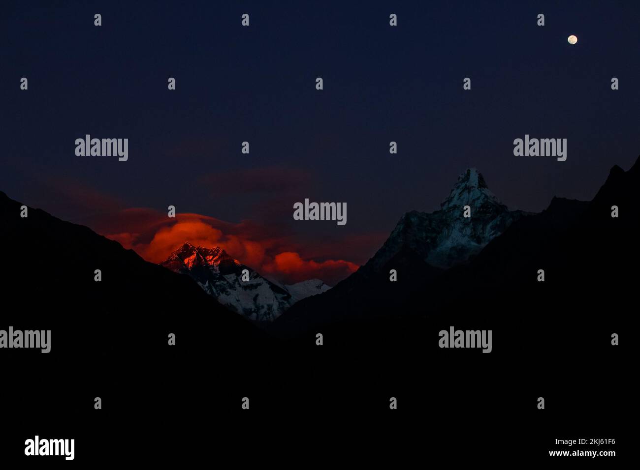 Mt everest sunset hi-res stock photography and images - Alamy
