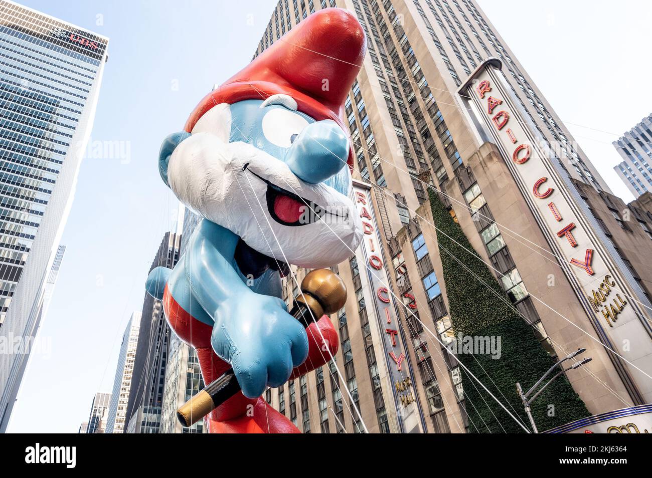 The Smurfs balloon at the Macy's Thanksgiving Day parade in New York ...